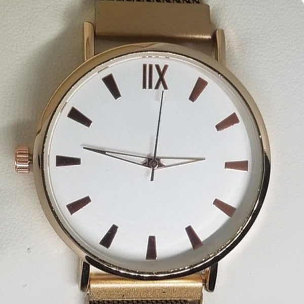 Magnet Chain Watch Roman Style For Womens Golden | 24hours.pk
